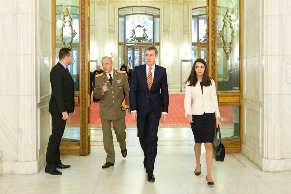 Principele Radu a reprezentat pe Regele Mihai I la sedinta solemna a ...