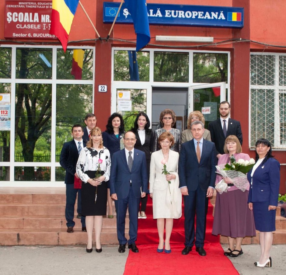 Vizita Familiei Regale la viitoarea Scoala Gimnaziala Regina-mama Elena ...