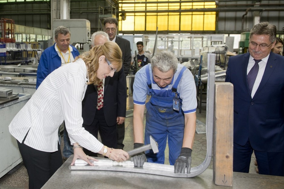 Principesa Maria, vizită la compania de aeronautică Romaero | Familia ...