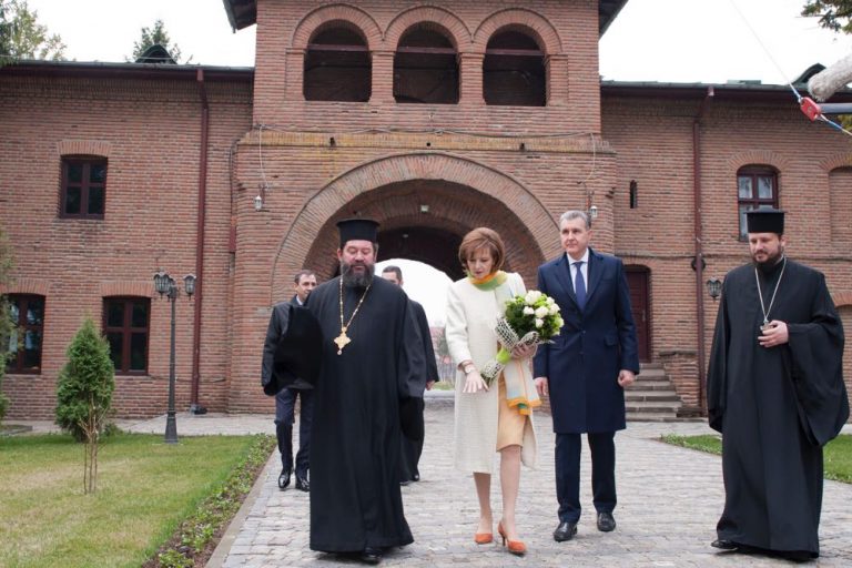 Vizită regală la Mânăstirea Plumbuita | Familia Regală a României ...