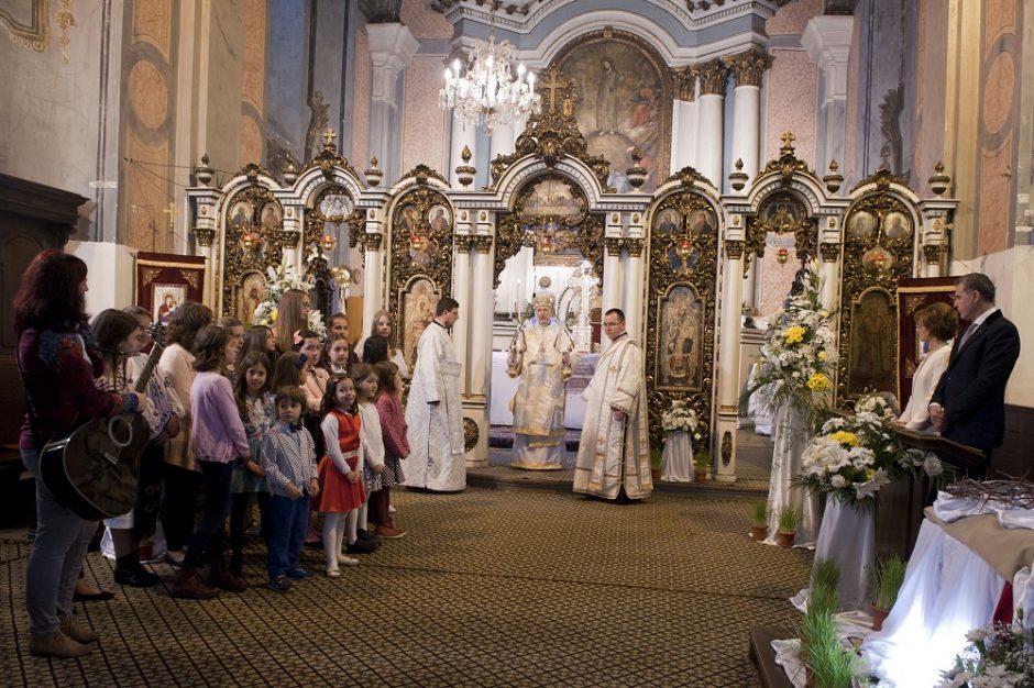 Noaptea Învierii la Cluj-Napoca și Râmnicu Vâlcea | Familia Regală a ...