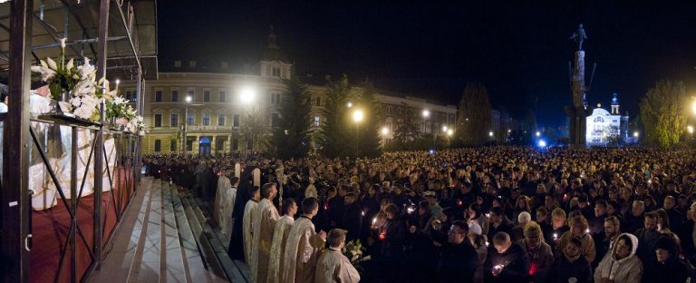 Noaptea Învierii la Cluj-Napoca și Râmnicu Vâlcea | Familia Regală a ...