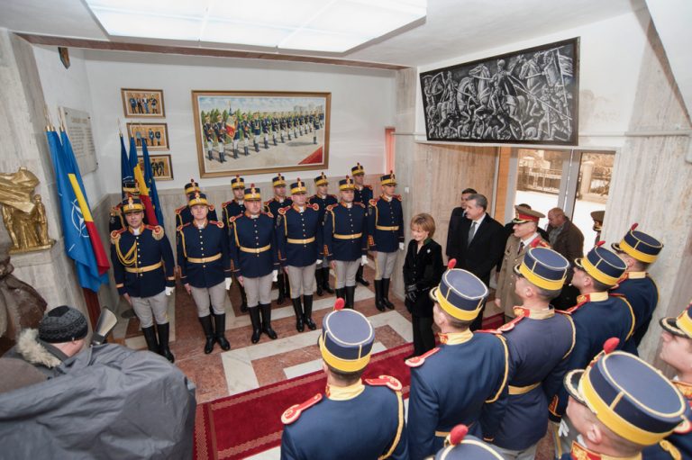 Vizită regală la Brigada 30 Gardă Mihai Viteazul | Familia Regală a ...