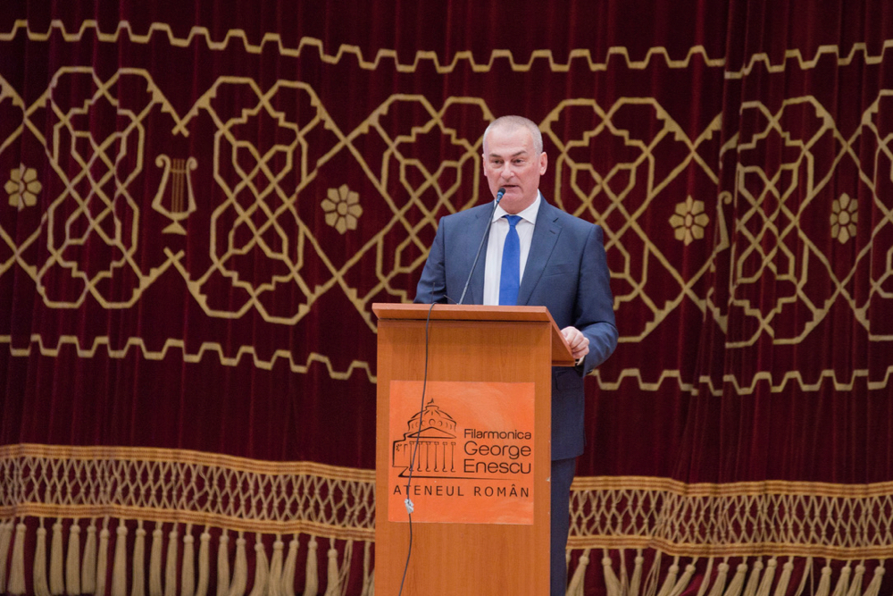 Custodele Coroanei la sărbătorirea Președintelui Emil Constantinescu ...