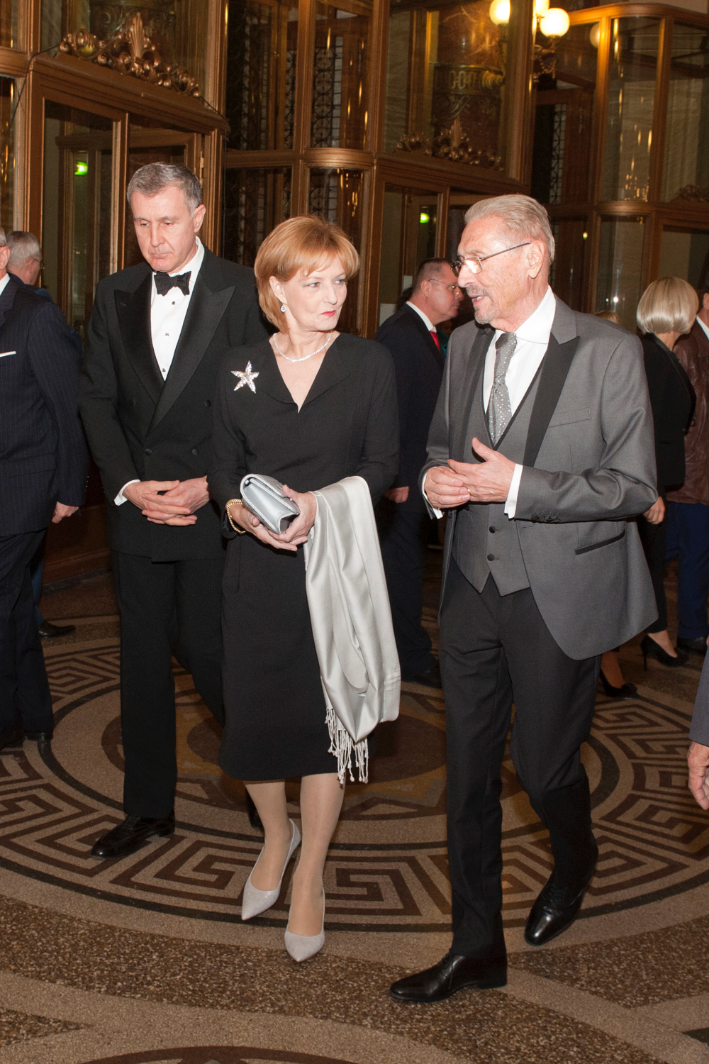 Custodele Coroanei la sărbătorirea Președintelui Emil Constantinescu ...