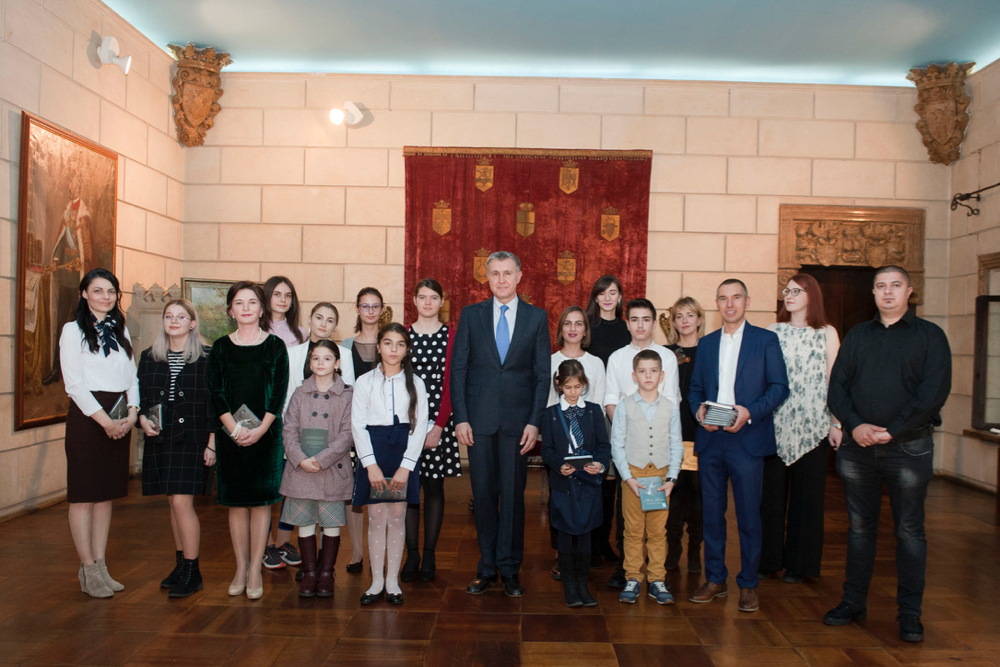 Principele Radu a primit pe câștigătorii Concursului Național de ...